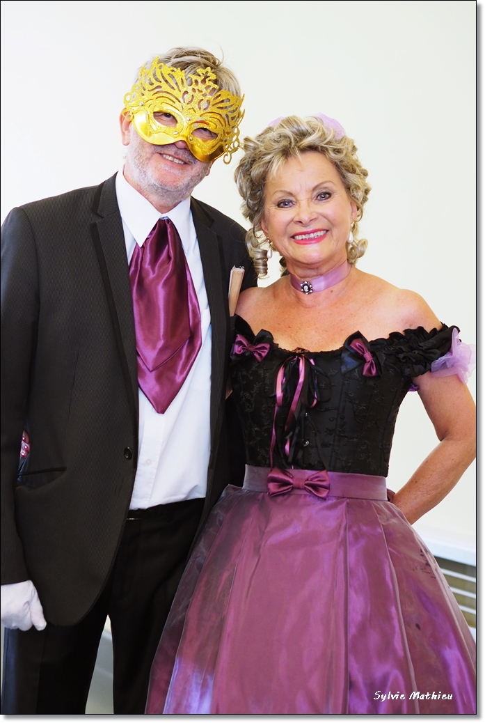 Bal costumé au Palais – Globe Trotteuse