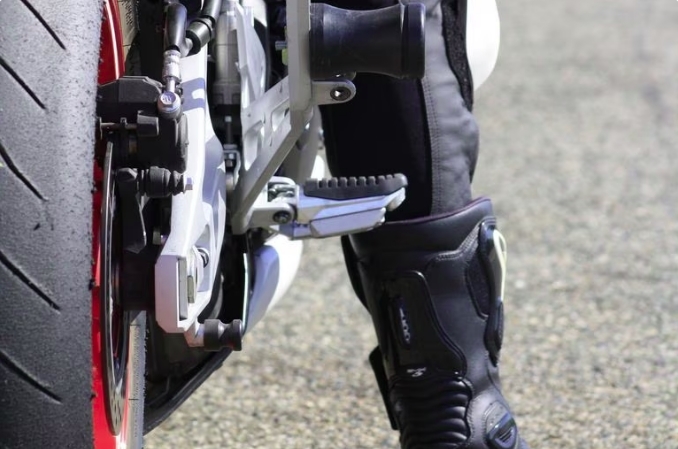 Un motard belge bat le record du monde du nombre de pays traversés en ...