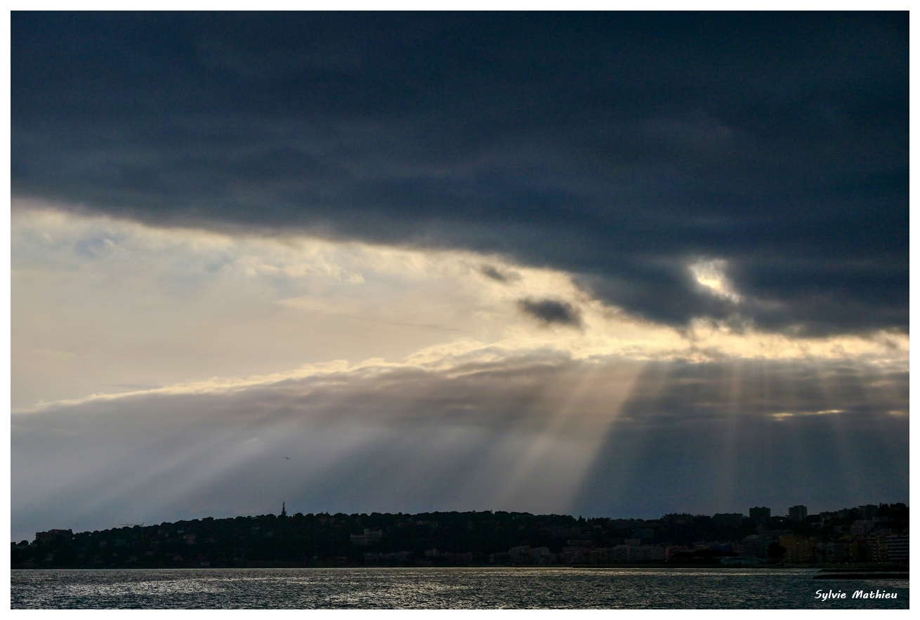 Ciel couvert – Globe Trotteuse